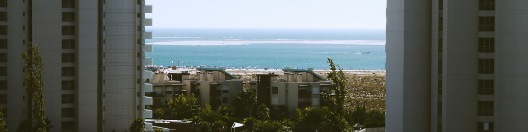 Beach - LinkedIn Background - Get some inspiration!