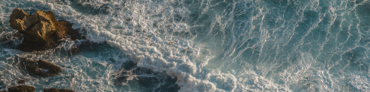 Aggressive Waves - LinkedIn Background - Get some inspiration!