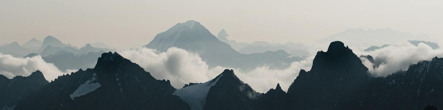 Mountains - LinkedIn Background - Get some inspiration!