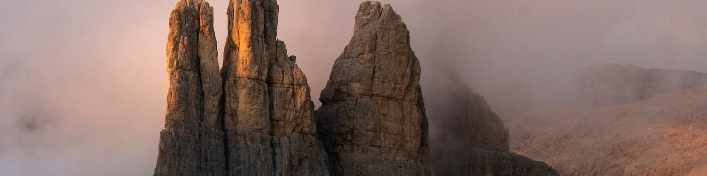 Mountains - LinkedIn Background - Get some inspiration!