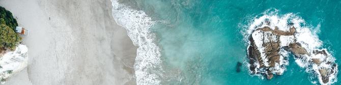 Beach - LinkedIn Background - Get some inspiration!