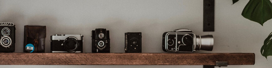 Desk - LinkedIn Background - Get some inspiration!